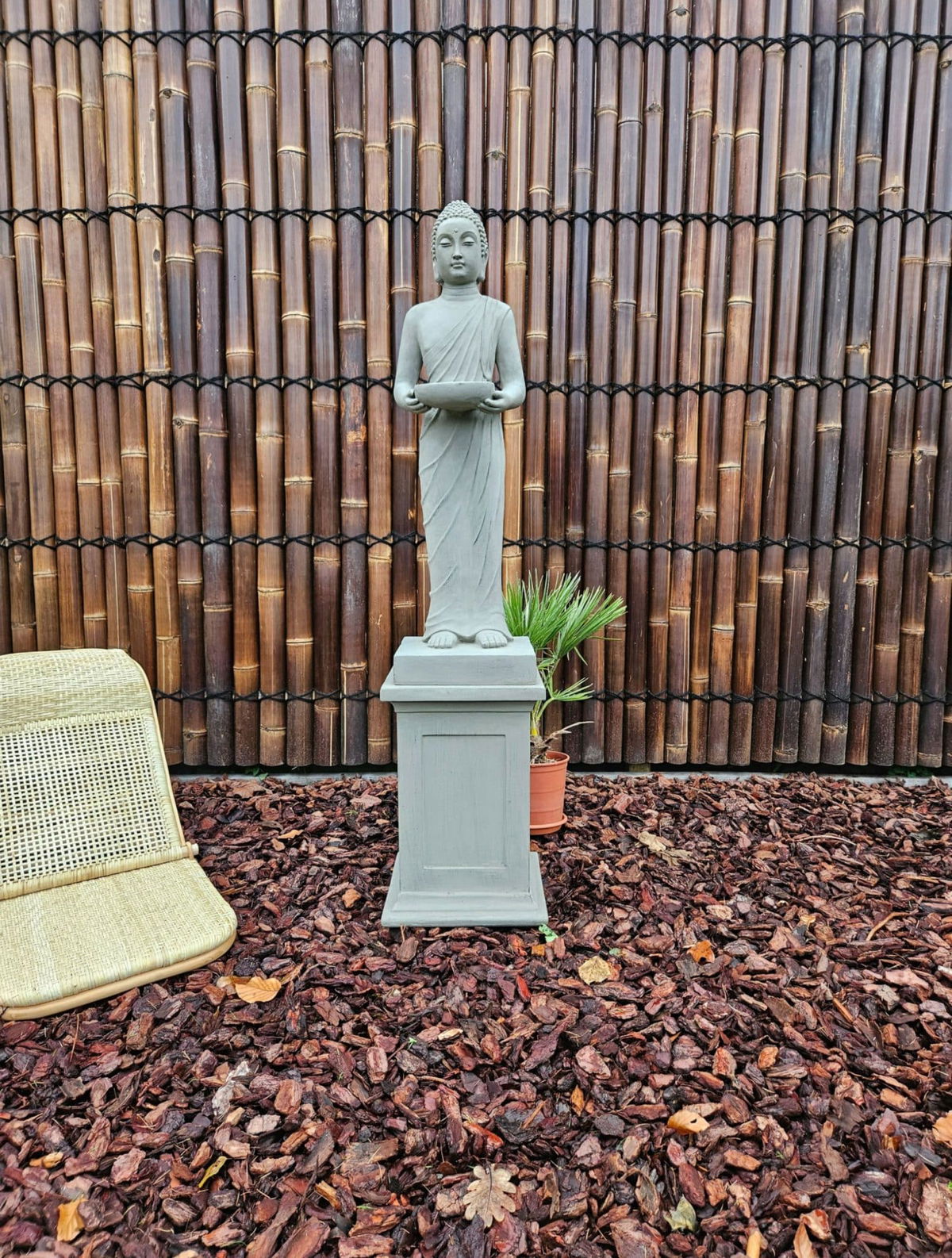 Staand Boeddha beeld 1 meter hoog Grijs - Boeddha-beelden.com