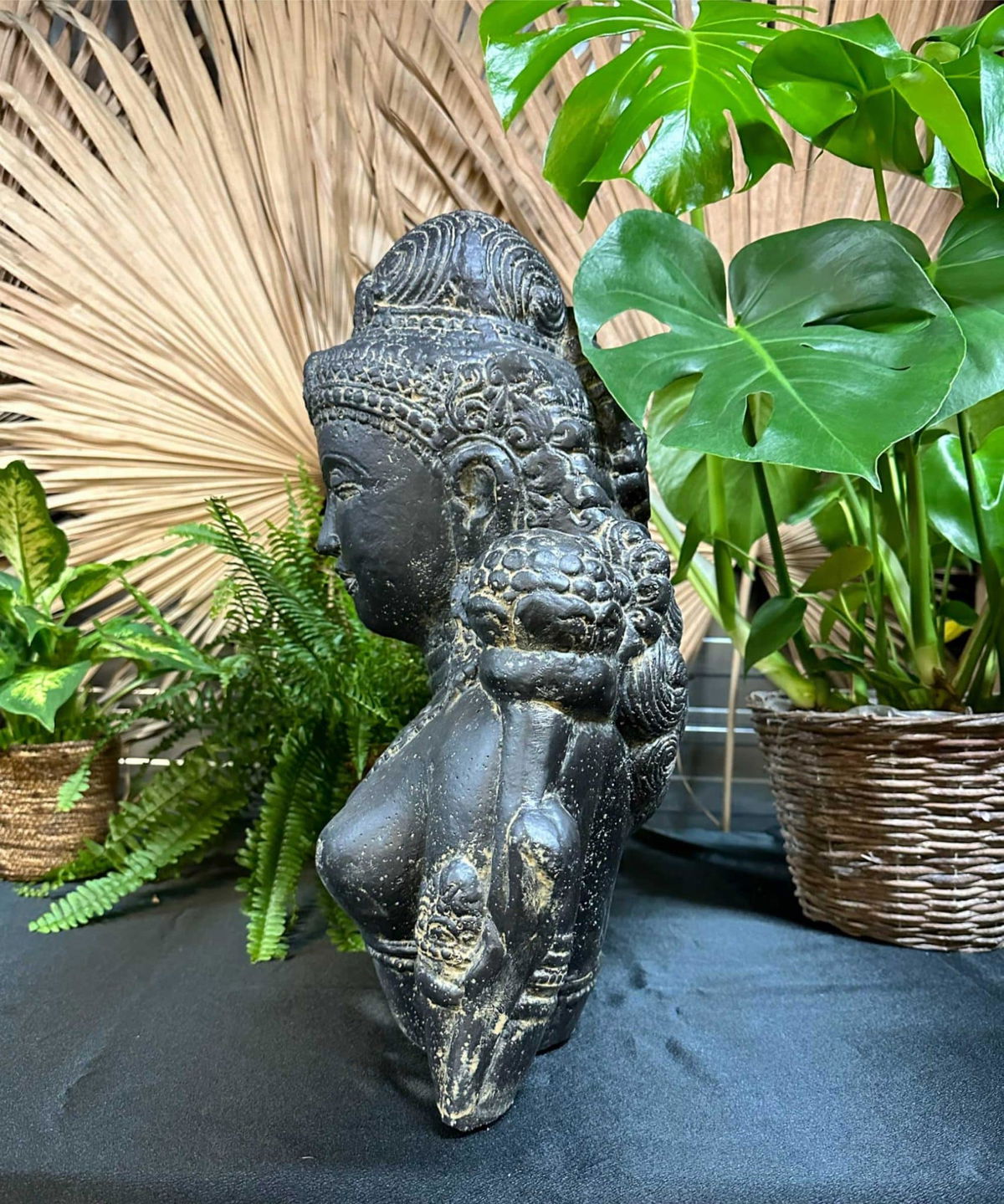 Tara dewi buste van steen kopen doe je bij Boeddha-beelden.com