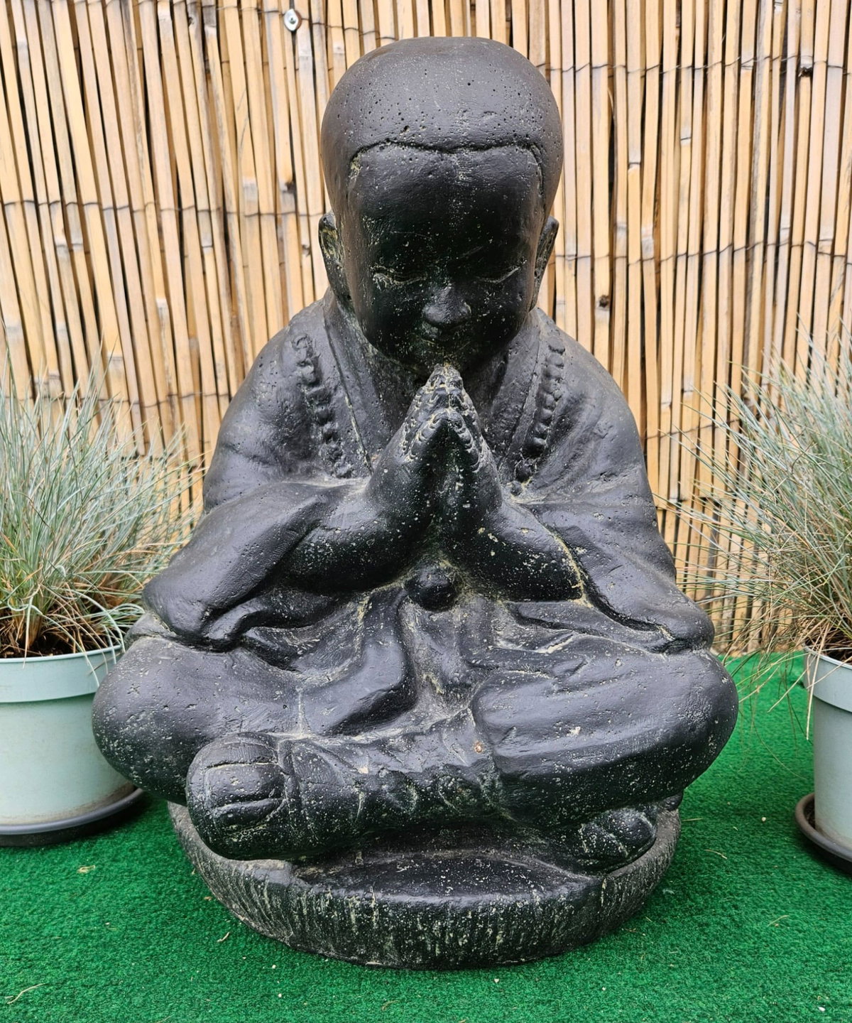 Zittende monnik steen in de Namaskara Mudra houding kopen?