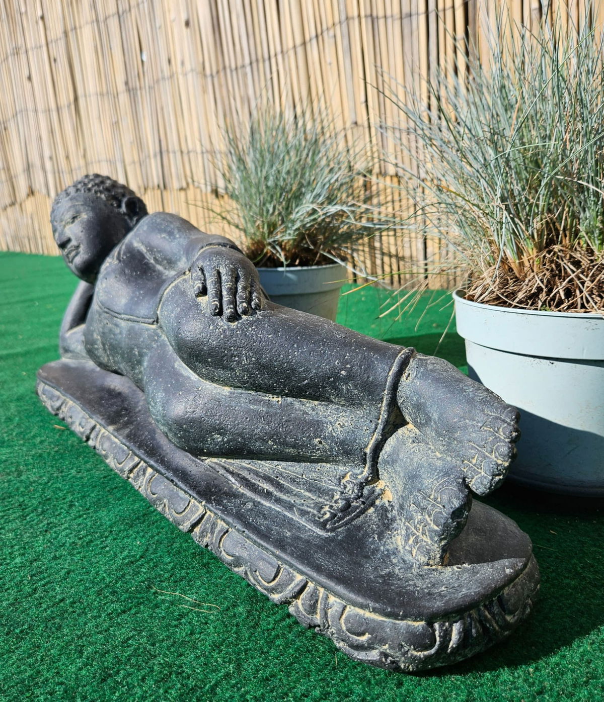 Liggende Boeddha 60cm lang - winterhard - Boeddha-beelden.com