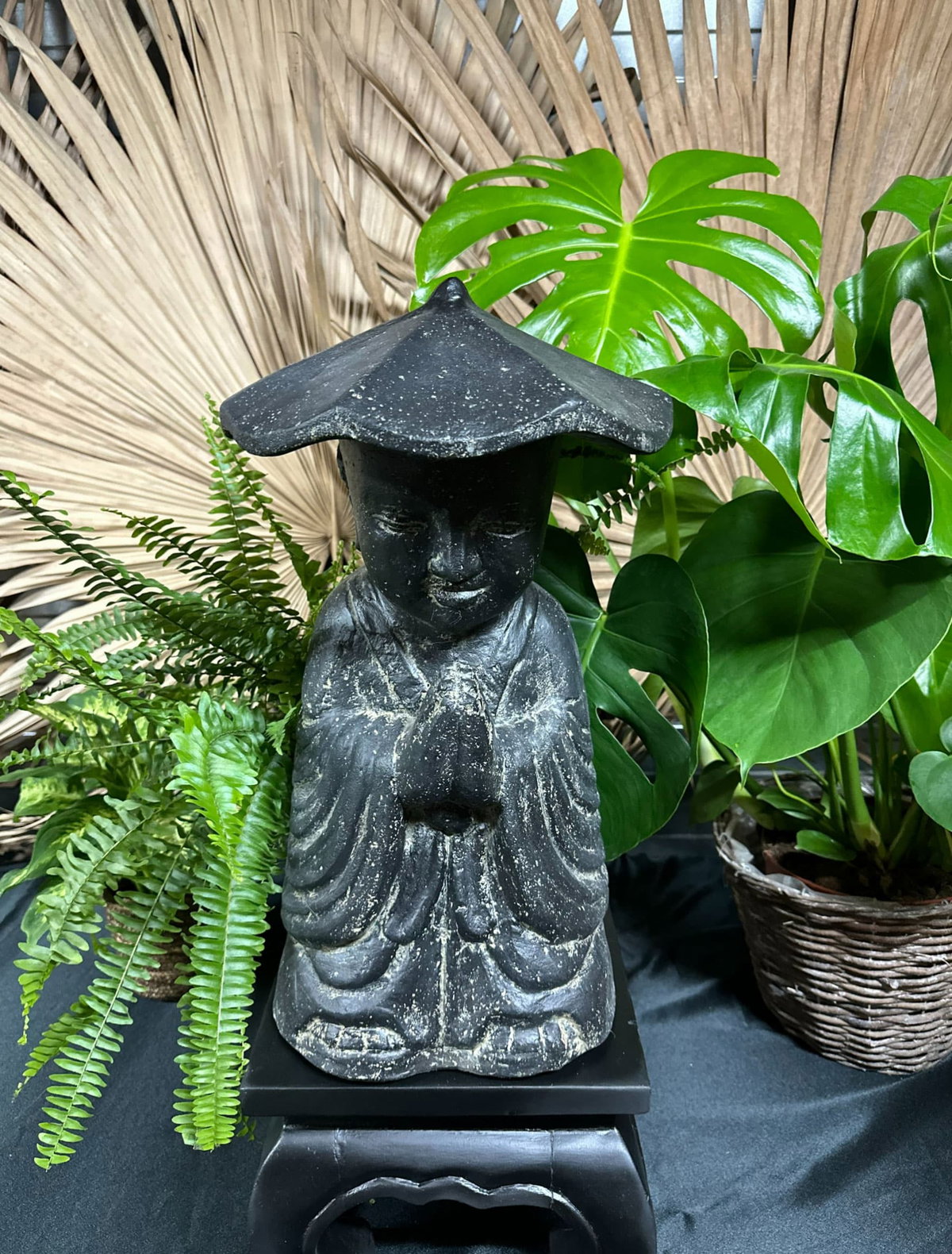 Stone monk statue 48cm - Boeddha-beelden.com