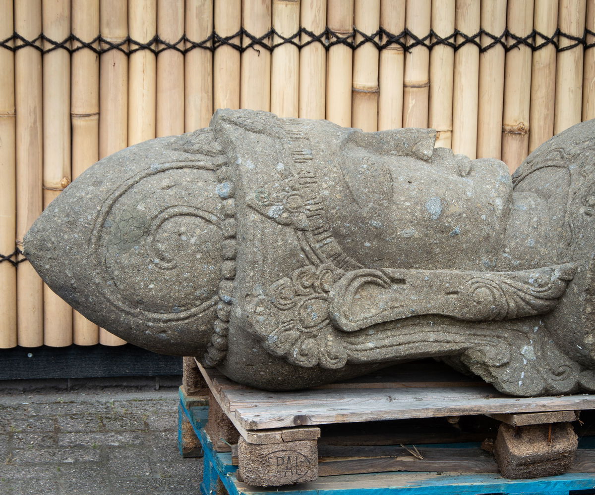 Buste Dewi Tara van lavasteen – 160 cm - Boeddha-beelden.com