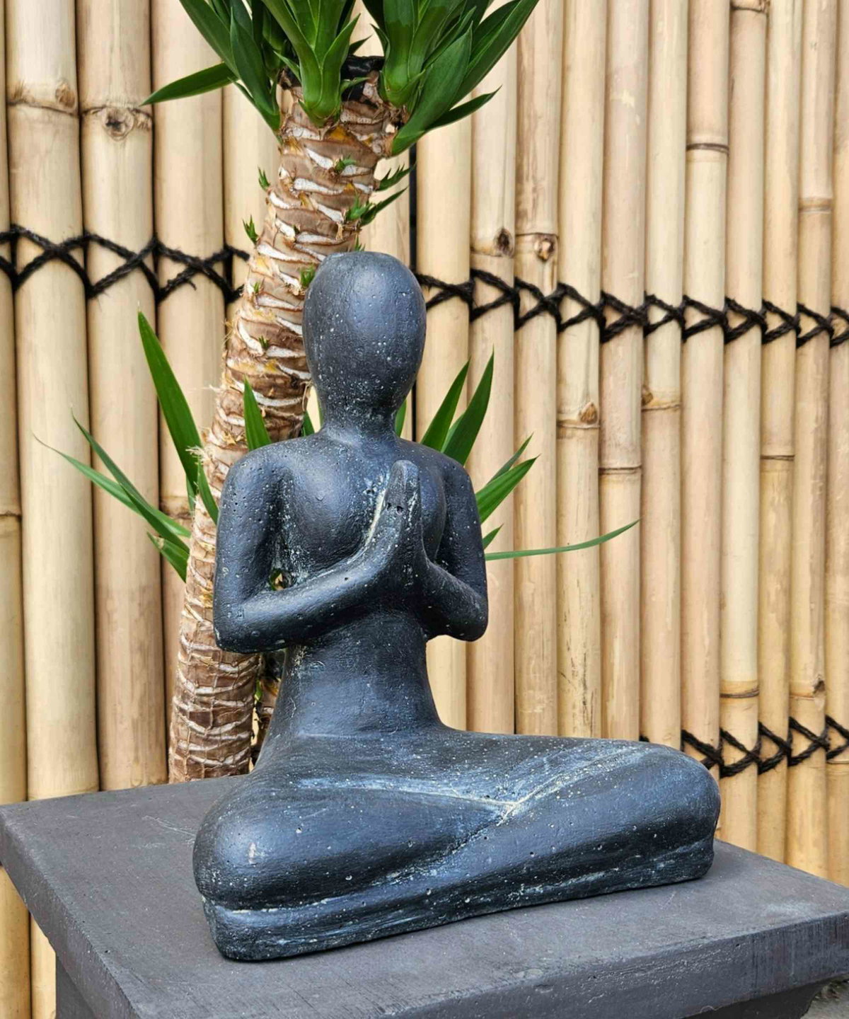 Zittend Yoga Vrouw Beeld Namaskara Mudra – 32 cm – Winterhard