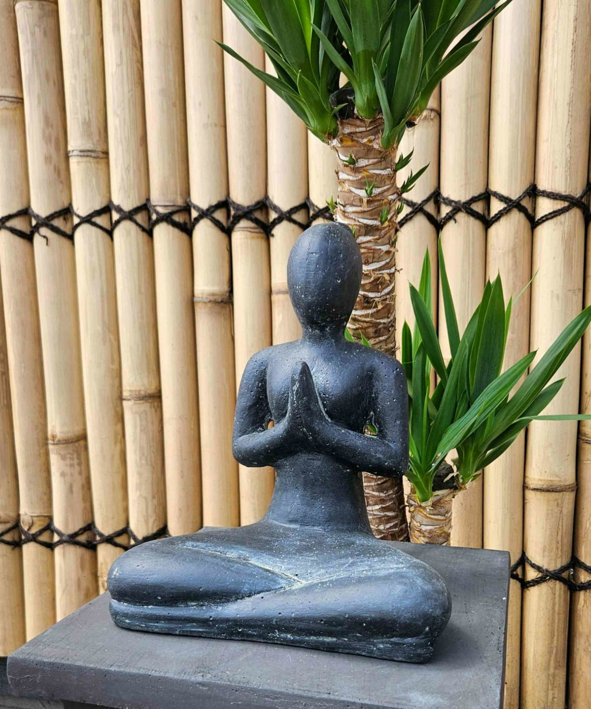 Zittend Yoga Vrouw Beeld Namaskara Mudra – 32 cm – Winterhard