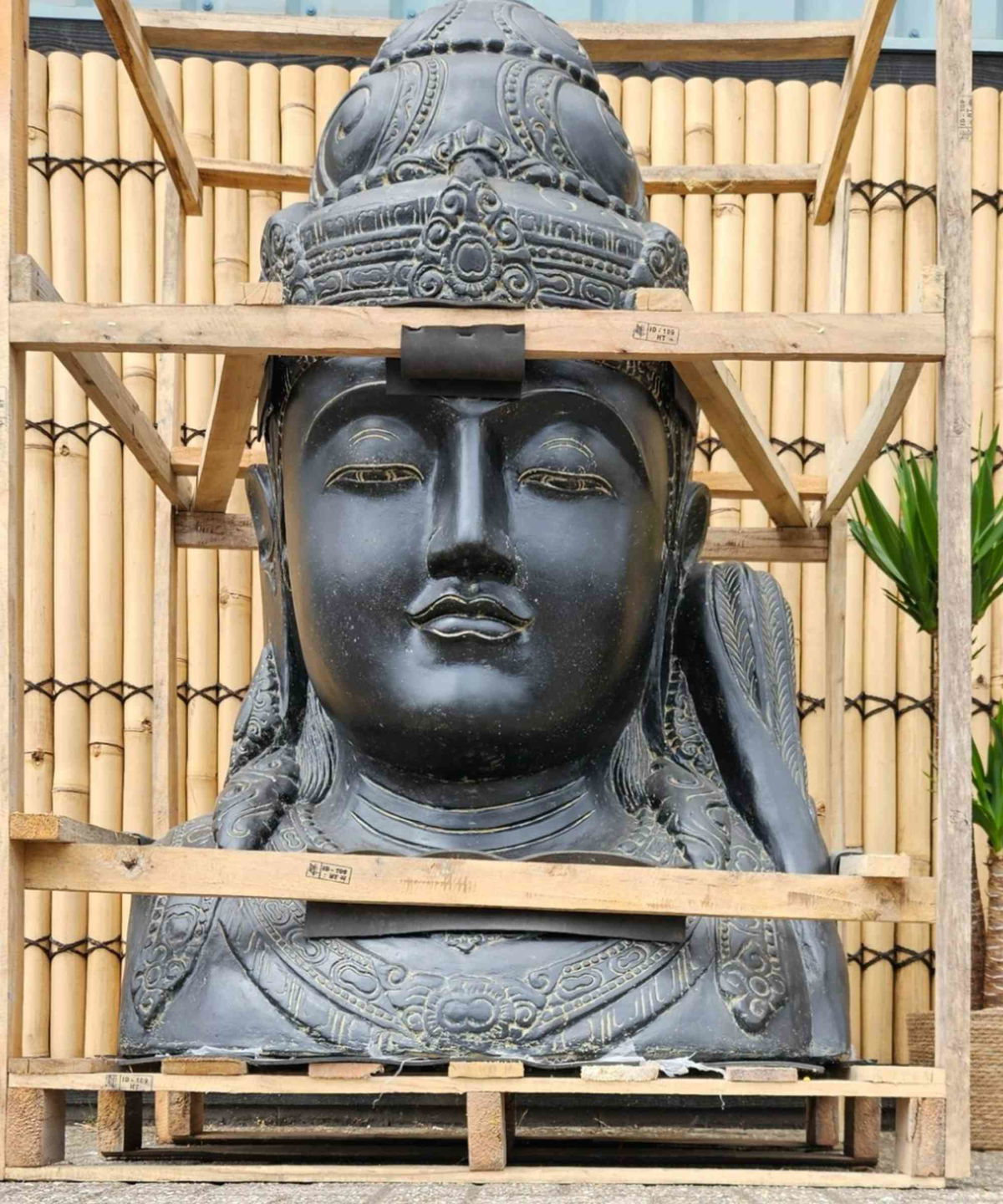 Tara Dewi buste XXL 155cm - Winterhard - Boeddha-beelden.com