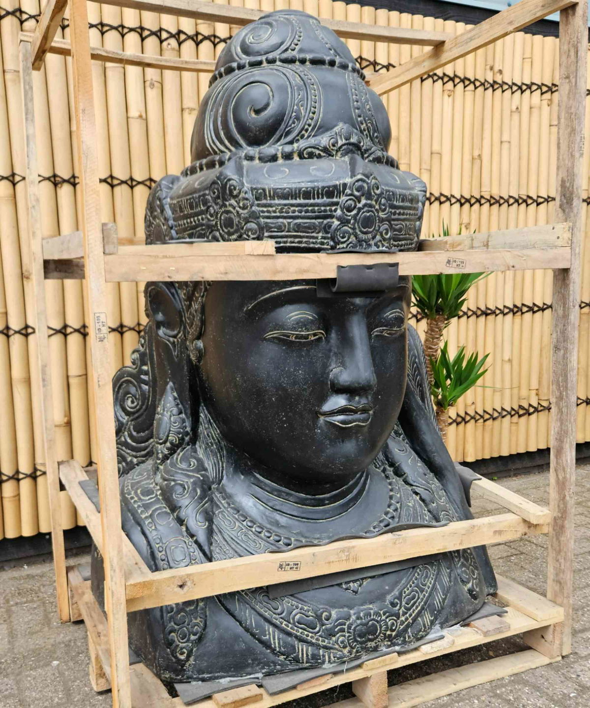 Tara Dewi buste XXL 155cm - Winterhard - Boeddha-beelden.com