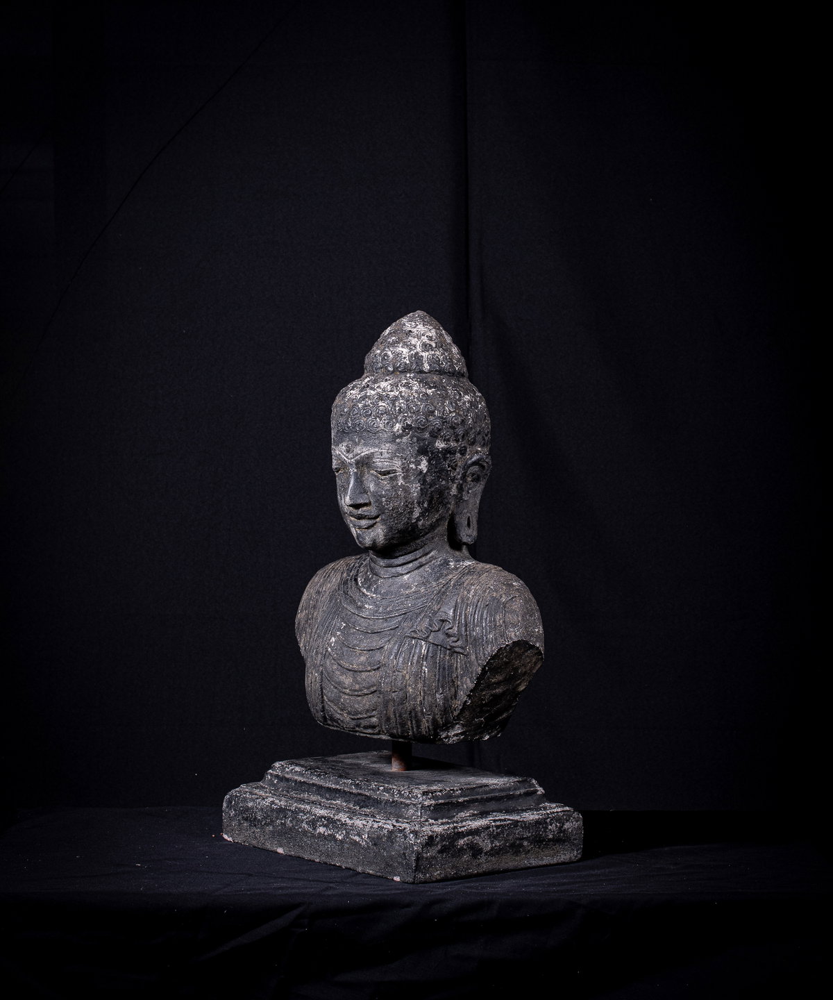 Sten Buddha byst – handgjord från Java 53 cm