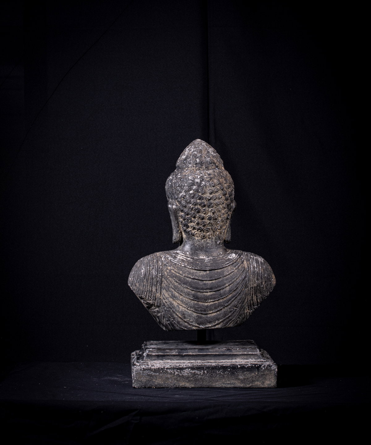 Sten Buddha byst – handgjord från Java 53 cm