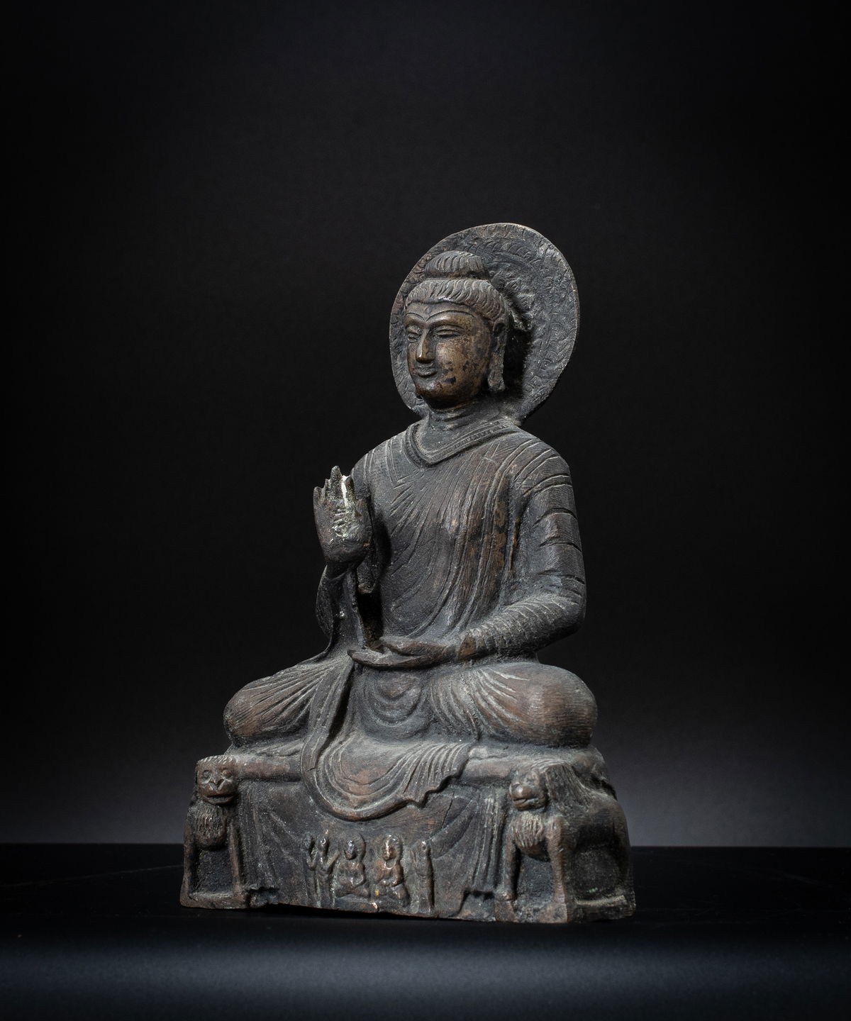 Bouddha assis avec auréole et socle en forme de lion – bronze 20 cm