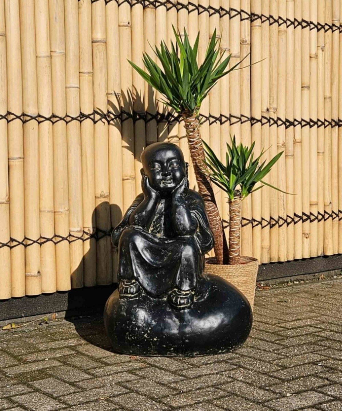 Shaolin Monnik op Rots – Winterhard Beeld 78 cm